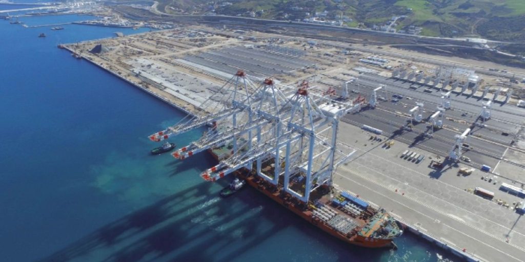 Tanger Med franchit le cap des 10 millions de conteneurs en 2024 ...
